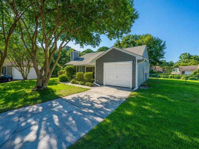 995 Oakcrest Drive
