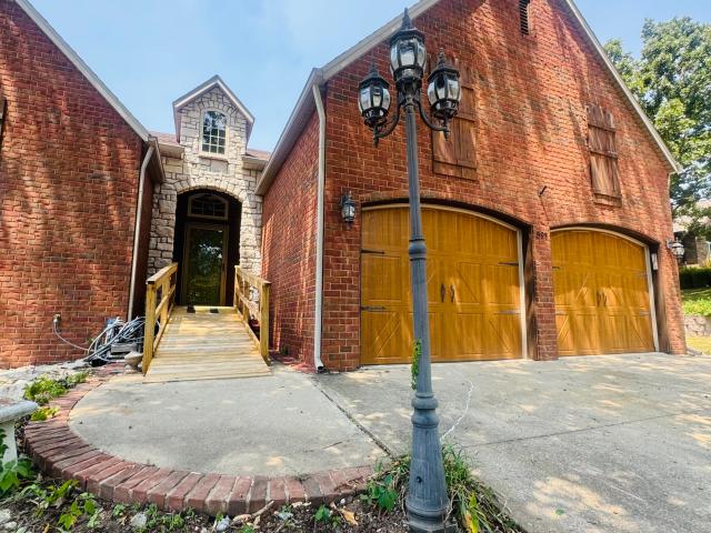 995 Mule Barn Drive