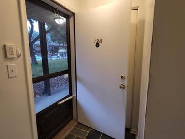 995 N Cass Lake Rd Apt 128, Waterford Township, MI 48328