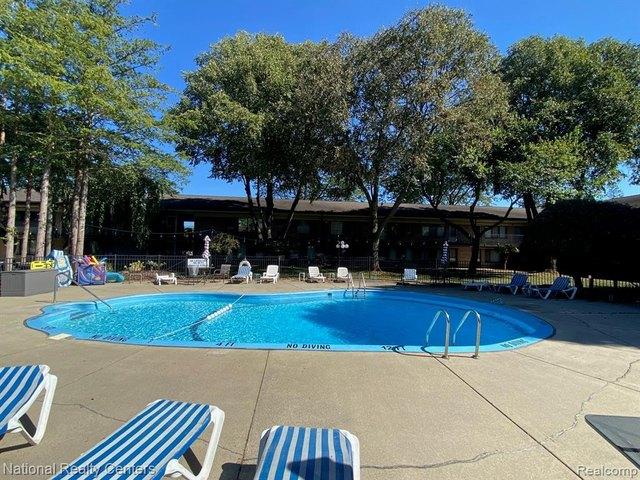 995 N Cass Lake Rd Apt 243, Waterford Township, MI 48328