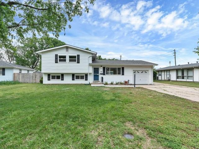 995 N Country Acres Ave, Wichita, KS 67212