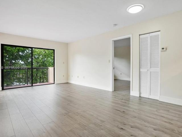 995 SW 84th Ave Apt 309, Miami, FL 33144