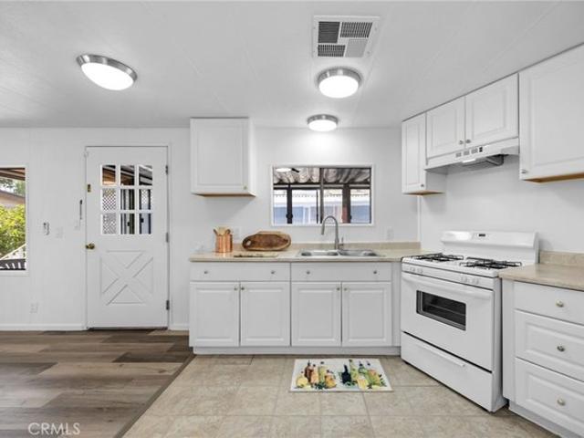 995 Pomona Rd Spc 88, Corona, CA 92882