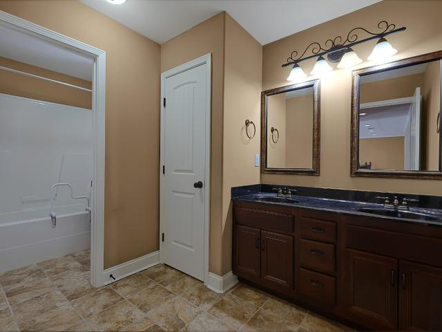 995 Terraceside Cir
