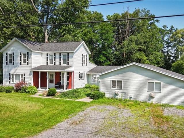 9969 Turnpike Rd, Clyde, NY 14433