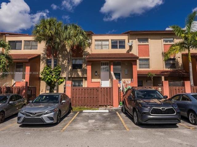 9961 NW 9th St Cir #9 18, Miami, FL 33172