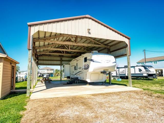 996 County Road 204, Sargent, TX 77414