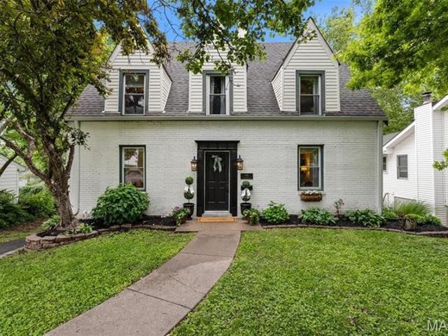 996 N Woodlawn Ave, Kirkwood, MO 63122