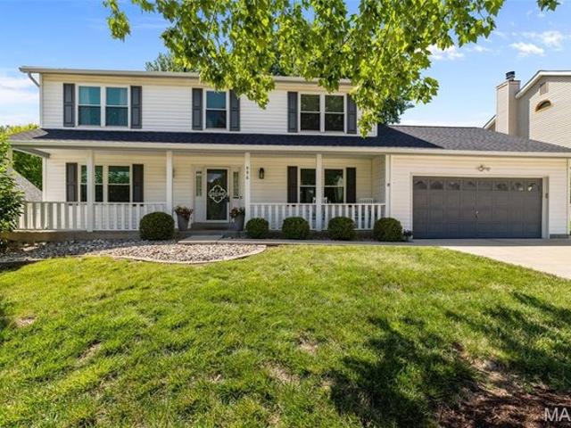 996 San Sebastian Dr, Fenton, MO 63026