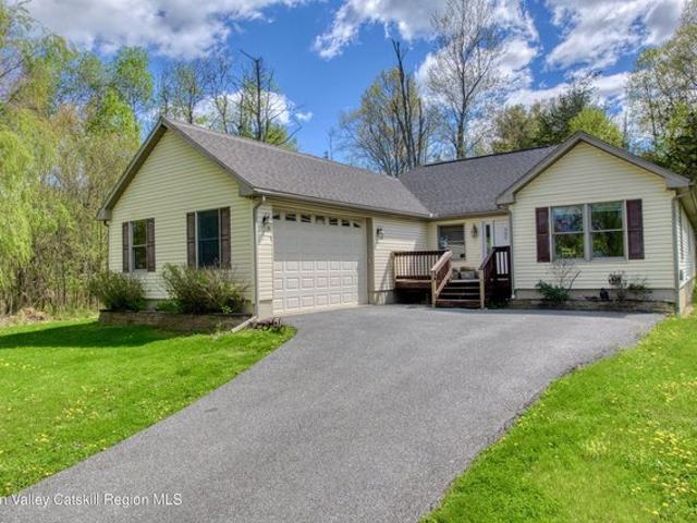 996 Sleepy Hollow Rd, Athens, NY 12015