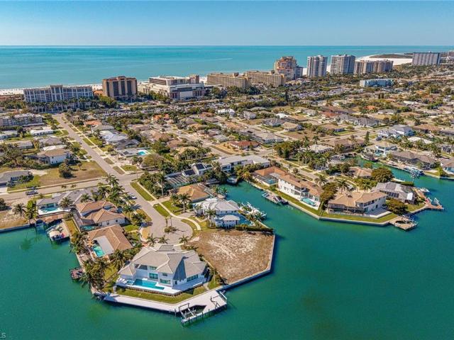 996 Spruce Ct, Marco Island, FL 34145 | MLS #226009
