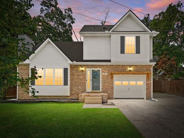 996 Roedeer Dr, Clarksville, TN 37042