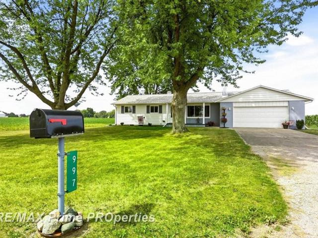 997 E Warner Rd, Essexville, MI 48732