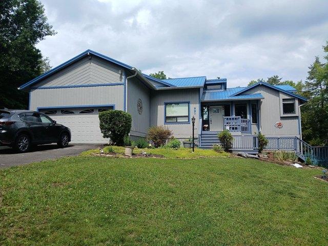997 Lake Ridge Dr, Dandridge, TN 37725