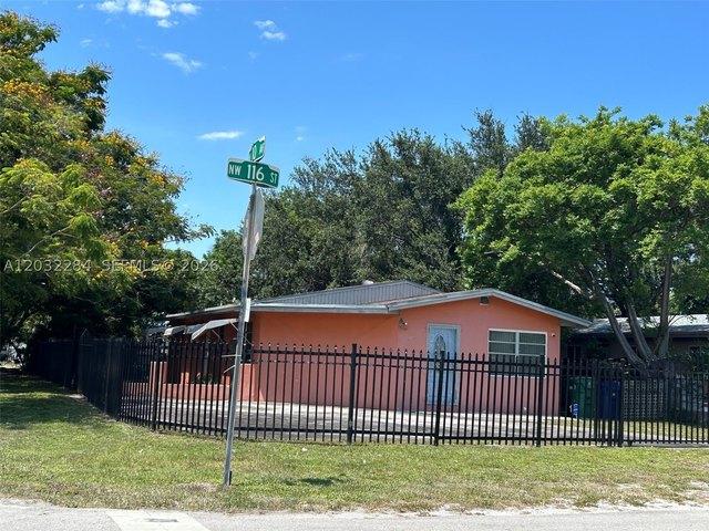 997 NW 116th St, Miami, FL 33168