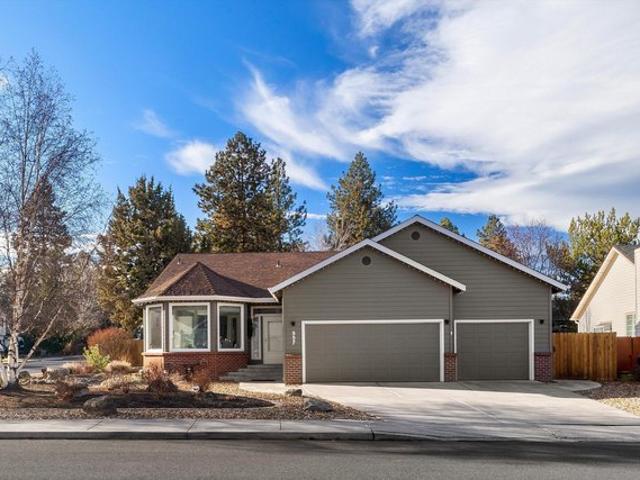 997 SE Shadowood Dr, Bend, OR 97702