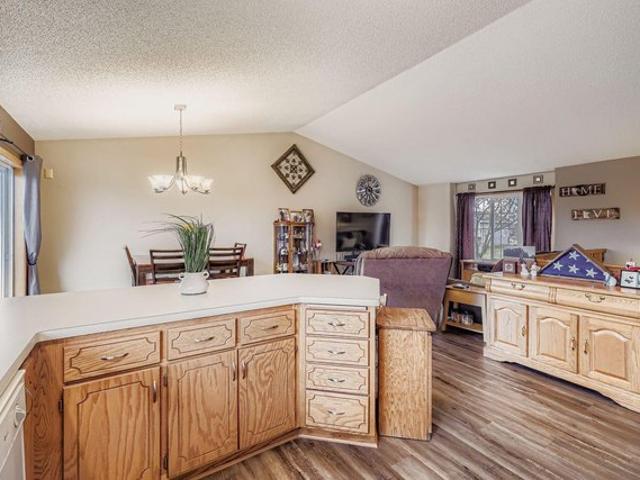 9982 Park Place Dr, Monticello, MN 55362
