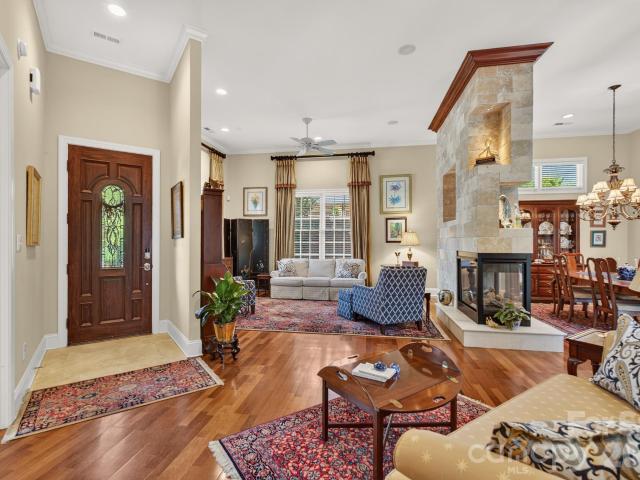 998 Blakeley Walk
