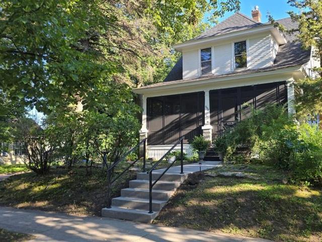 998 Margaret St, Saint Paul, MN 55106