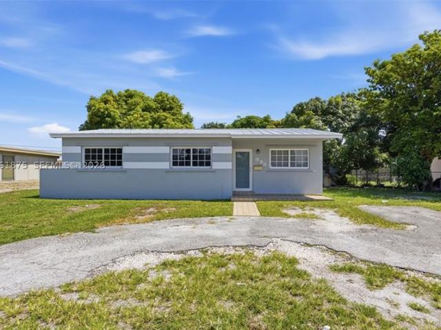 998 W 68th St, Hialeah, FL 33014