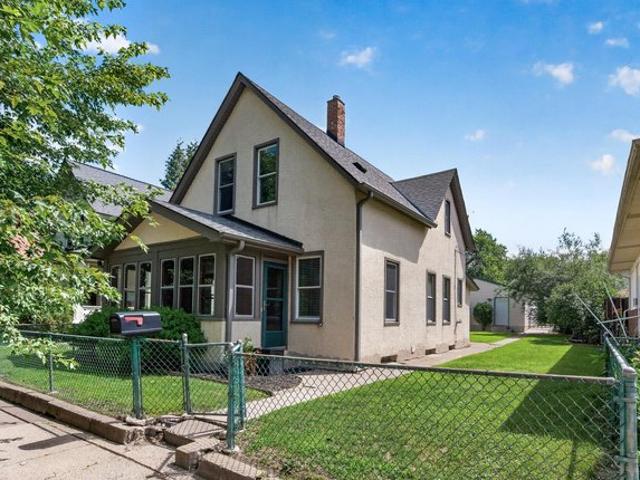 998 Woodbridge St, Saint Paul, MN 55117