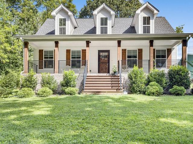 998 West St, Greenbrier, TN 37073