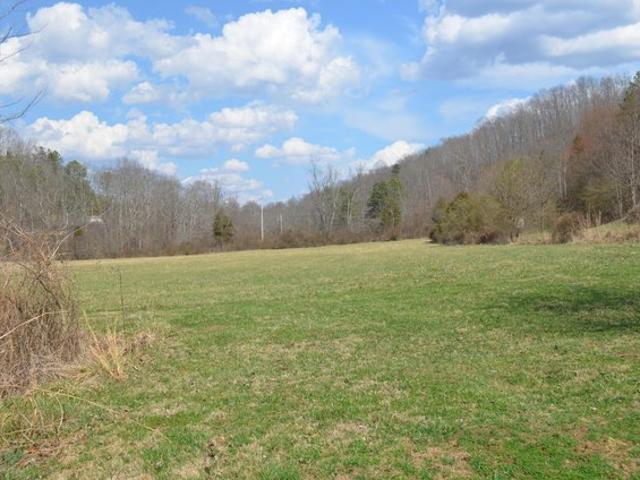 999 1 Muncy Fork Rd, Manchester, KY 40962