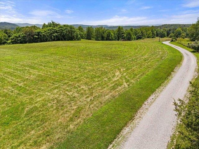 999 Barefoot Bottoms Rd, Corbin, KY 40701