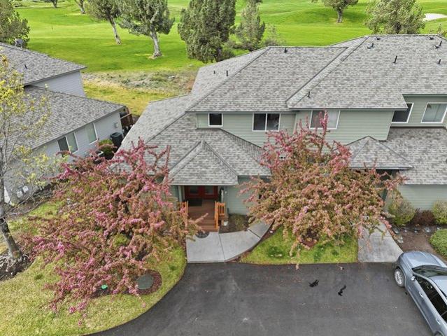 999 Golden Pheasant Dr, Redmond, OR 97756