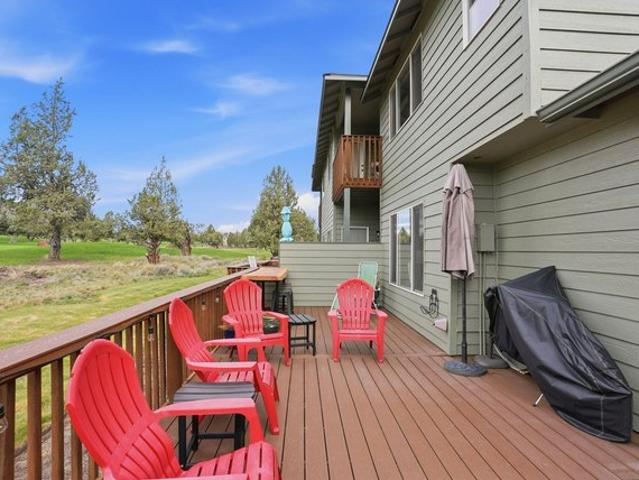 999 Golden Pheasant Dr, Redmond, OR 97756
