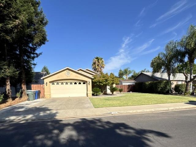 999 Harrison Ave, Sanger, CA 93657