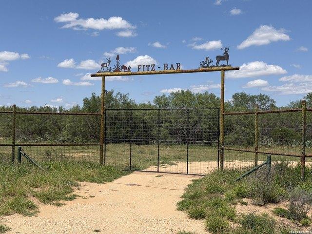 999 Jordan Rd, Encinal, TX 78019