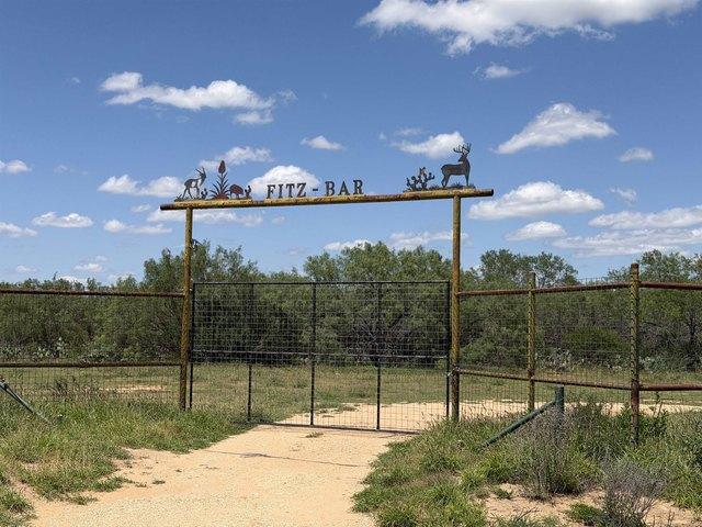 999 Jordan Rd, Encinal, TX 78019