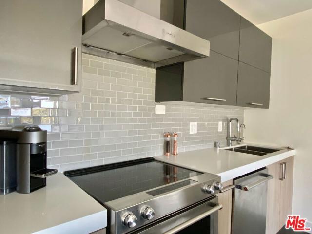 999 N Doheny Drive 612
