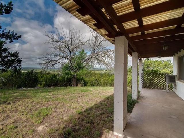 999 Royal Oaks Loop, Fredericksburg, TX 78624