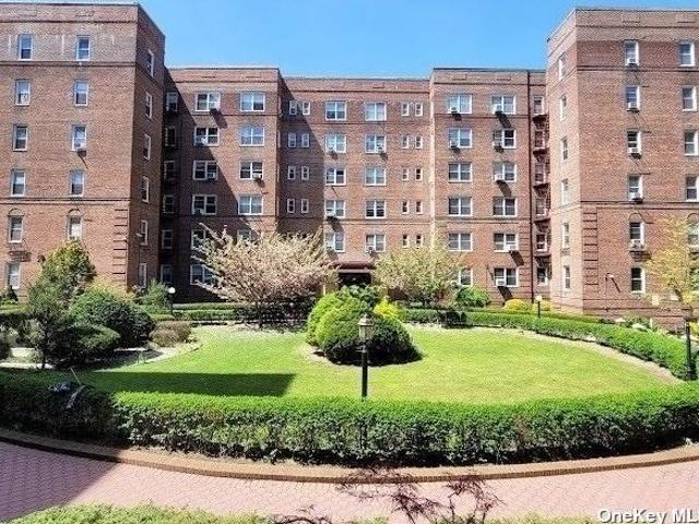 99 41 61 Ave C12, Rego Park, NY