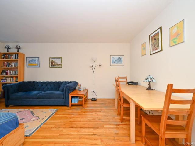99 63 66 Avenue A9