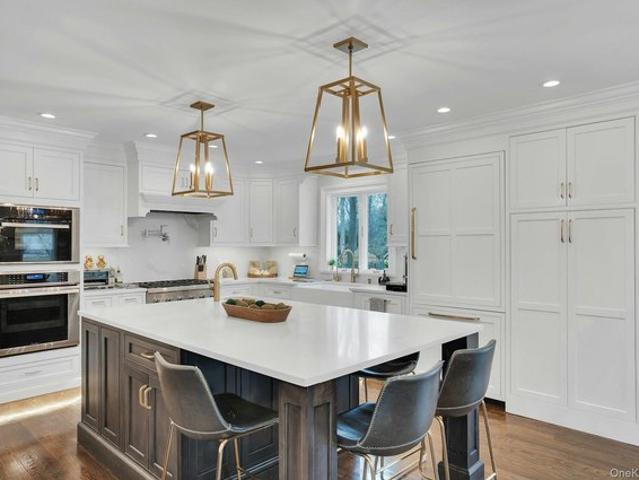 99 Village Hill Dr, Dix Hills, NY 11746