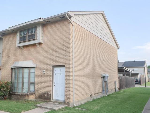 99 W Mountain Creek Dr, Grand Prairie, TX 75052
