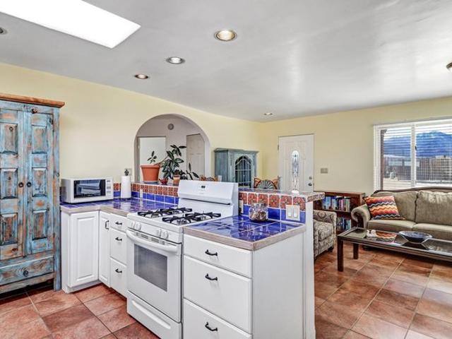 99 W Romero Rd, Ranchos de Taos, NM 87557