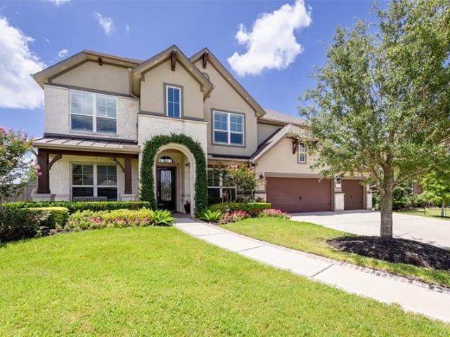 99 Zenith Ln, Sugar Land, TX 77498