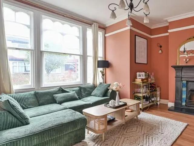 99 Ashen Grove, London, SW19 8BN, United Kingdom | 3 bed house for rent #167073402 | Rentberry