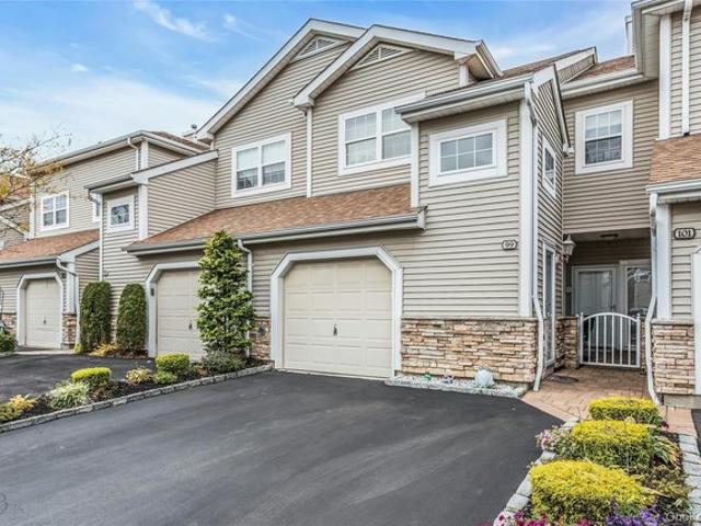 99 Carriage Ln Unit 80A, Plainview, NY 11803