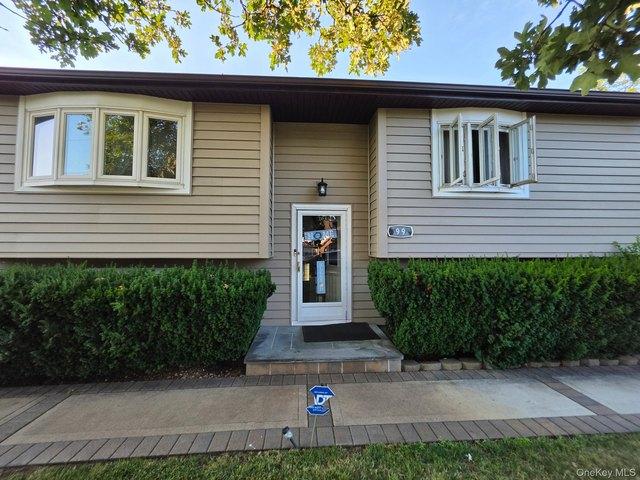 99 Cedar Rd, Amityville, NY 11701
