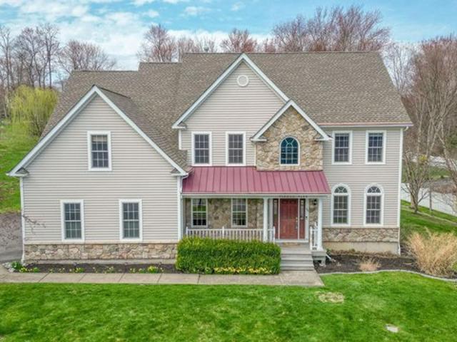 99 Country Club Rd, Hopewell Junction, NY 12533