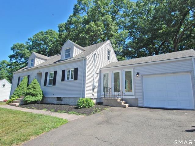 99 Cumpstone Dr, Hamden, CT 06518