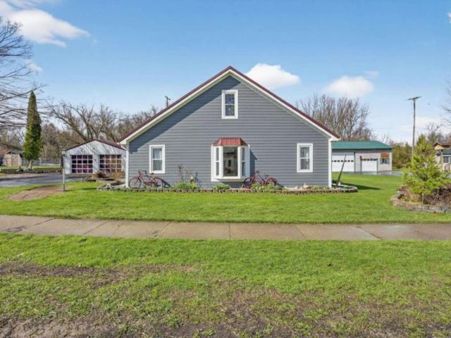 99 E Elmwood St, Leonard, MI 48367