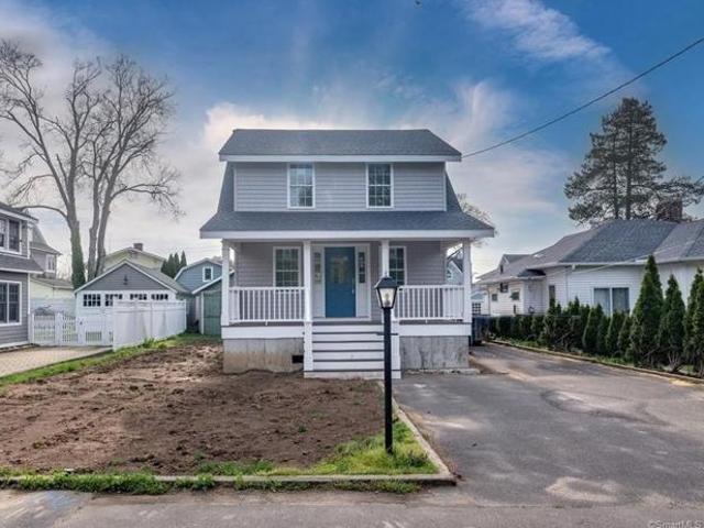 99 E Wharf Rd, Madison, CT 06443
