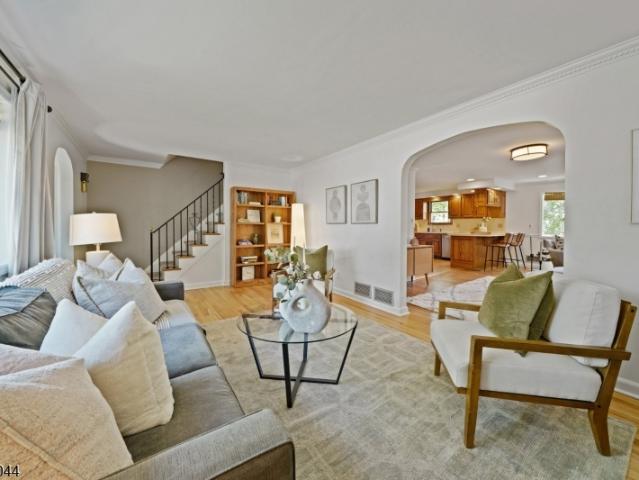 99 Ferncliff Rd