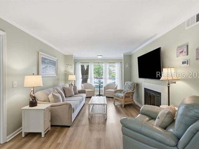 99 Forest Cv, Hilton Head Island, SC 29928